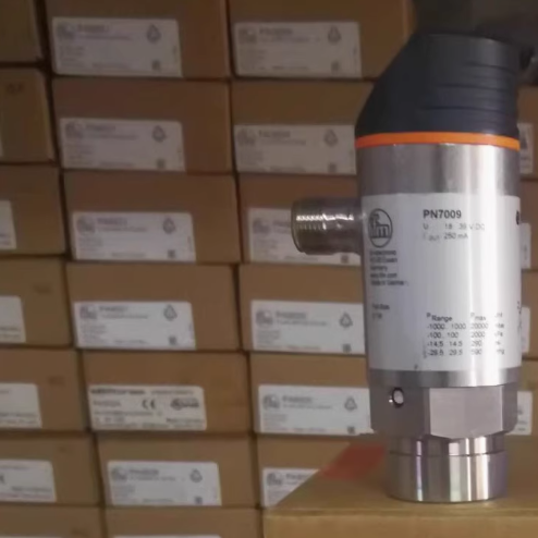 IFM Pressure sensor with display PN7003