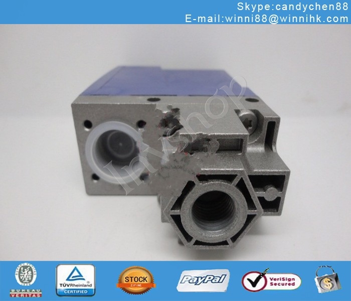 new Schneider XMLB010A2S11 pressure switch